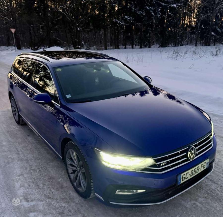 Blue Volkswagen Passat 2021 in Vilnius, with an engine capacity of 1.97 L and mileage of 300 thousand km for 13800 €, photo 2 on AUTOMOTO.COM.LV