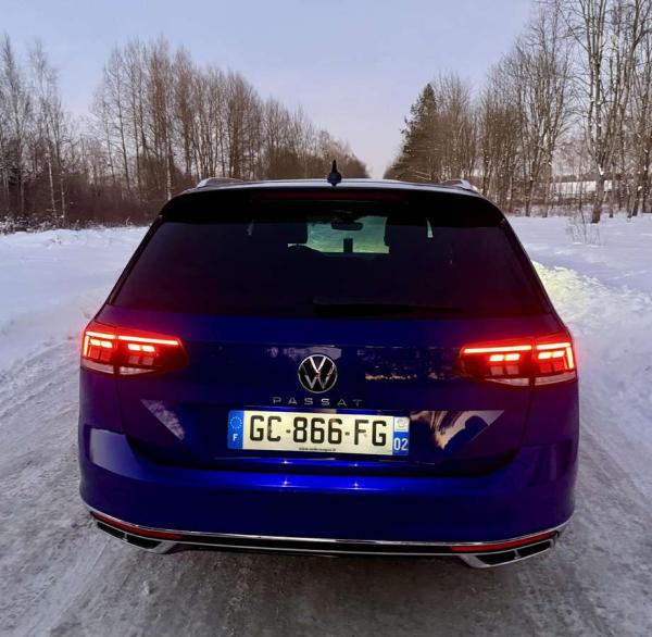 Zils Volkswagen Passat 2021 Viļņa, ar dzinēja tilpumu 1.97 L un nobraukumu 300 tūkst. km par 13800 €, foto 4 vietnē AUTOMOTO.COM.LV