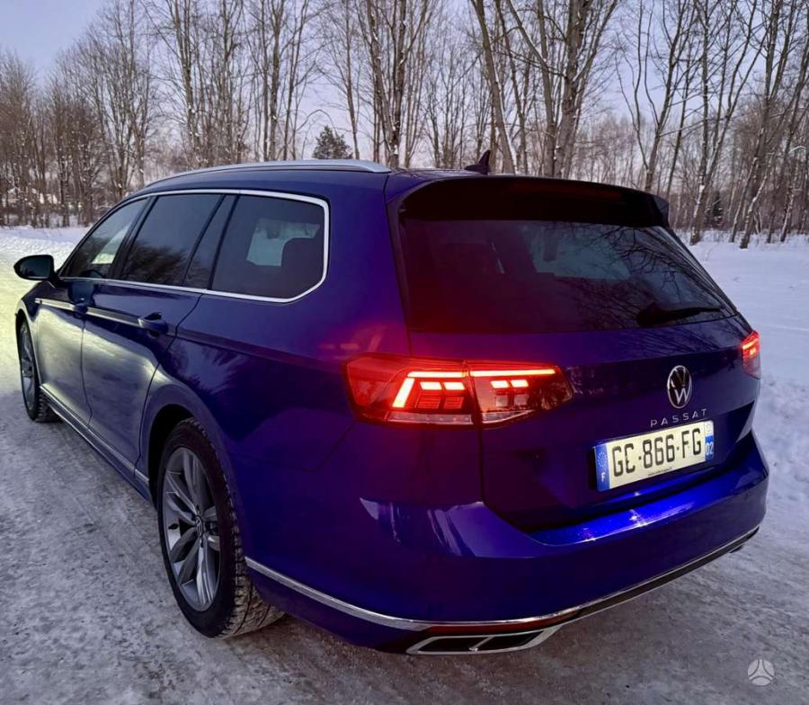 Blue Volkswagen Passat 2021 in Vilnius, with an engine capacity of 1.97 L and mileage of 300 thousand km for 13800 €, photo 5 on AUTOMOTO.COM.LV