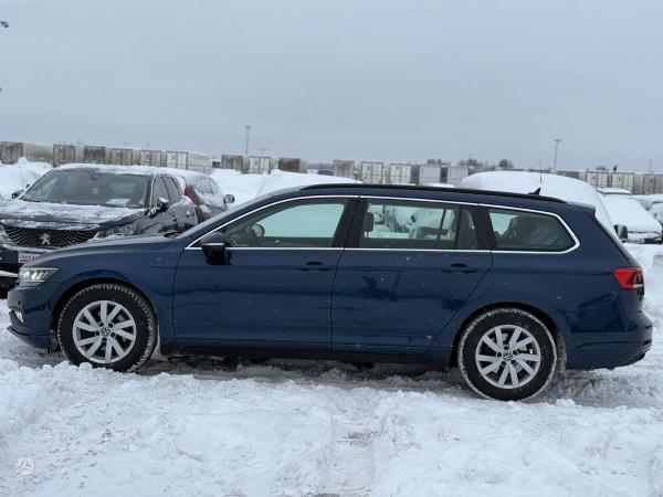 Blue Volkswagen Passat 2021 in Vilnius, with an engine capacity of 1.97 L and mileage of 200 thousand km for 14999 €, photo 9 on AUTOMOTO.COM.LV