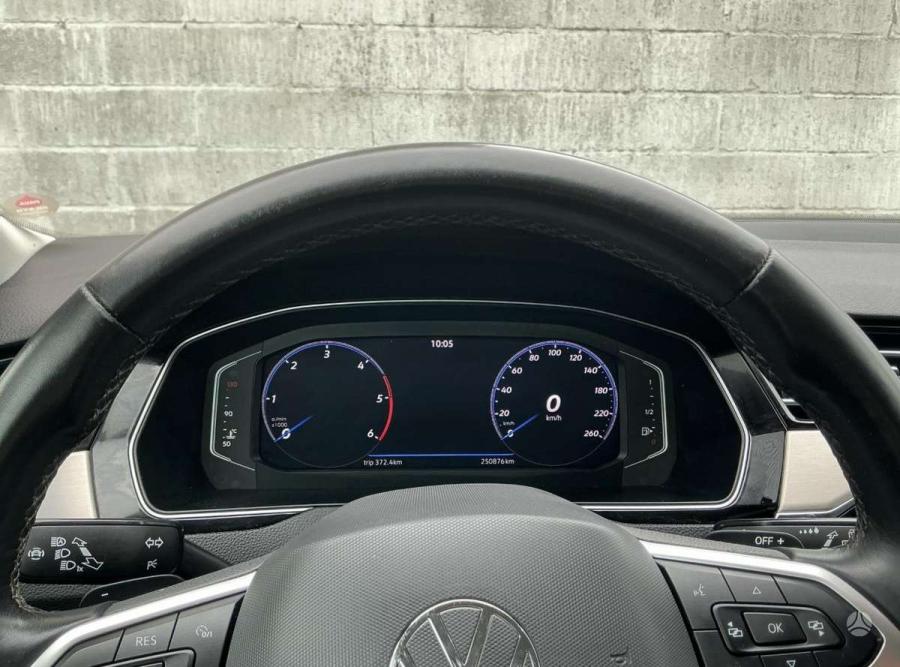 Blue Volkswagen Passat 2021 in Vilnius, with an engine capacity of 1.97 L and mileage of 251 thousand km for 14700 €, photo 6 on AUTOMOTO.COM.LV
