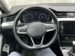 Blue Volkswagen Passat 2021 in Vilnius, with an engine capacity of 1.97 L and mileage of 251 thousand km for 14700 €, photo 9 on AUTOMOTO.COM.LV