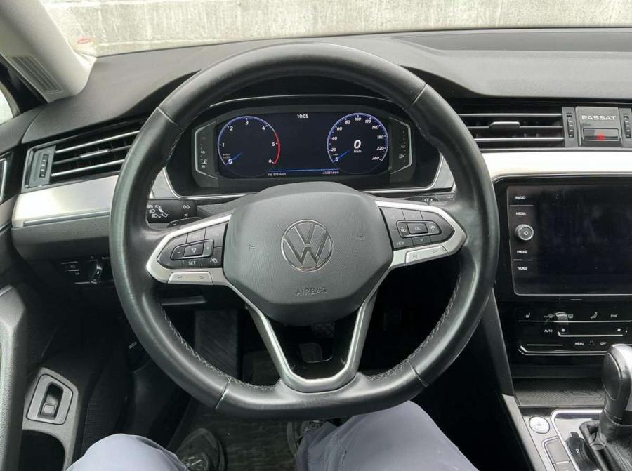 Blue Volkswagen Passat 2021 in Vilnius, with an engine capacity of 1.97 L and mileage of 251 thousand km for 14700 €, photo 9 on AUTOMOTO.COM.LV
