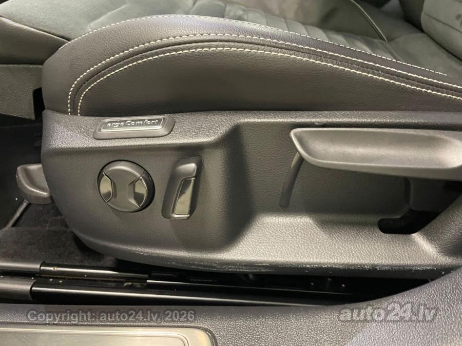 Blue Volkswagen Passat 2021 in Tallinn, with an engine capacity of 2.00 L and mileage of 155 thousand km for 17490 €, photo 24 on AUTOMOTO.COM.LV