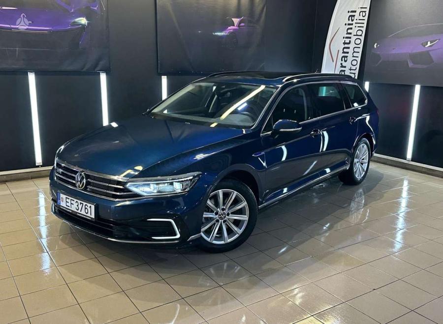 Blue Volkswagen Passat 2021 in Vilnius, with an engine capacity of 1.40 L and mileage of 138 thousand km for 19550 €, photo 1 on AUTOMOTO.COM.LV