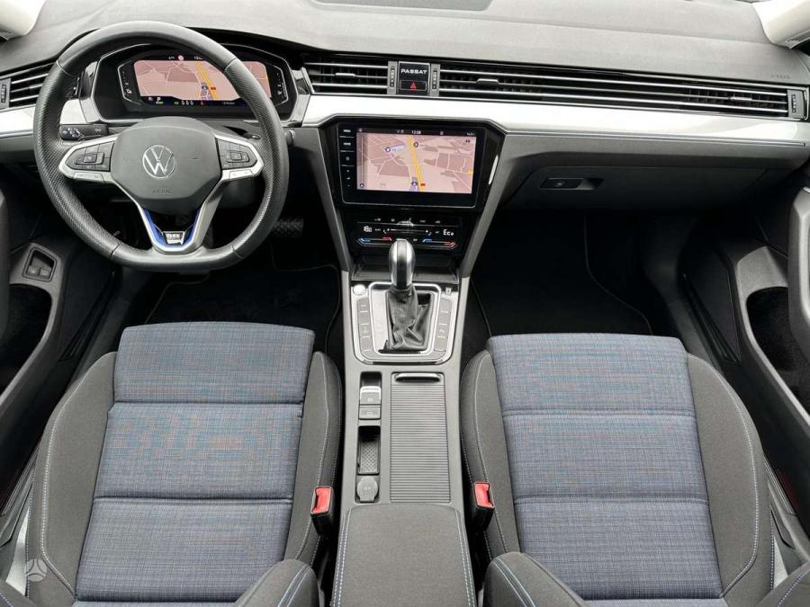 Blue Volkswagen Passat 2021 in Vilnius, with an engine capacity of 1.40 L and mileage of 138 thousand km for 19550 €, photo 4 on AUTOMOTO.COM.LV