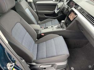 Blue Volkswagen Passat 2021 in Vilnius, with an engine capacity of 1.40 L and mileage of 138 thousand km for 19550 €, photo 5 on AUTOMOTO.COM.LV