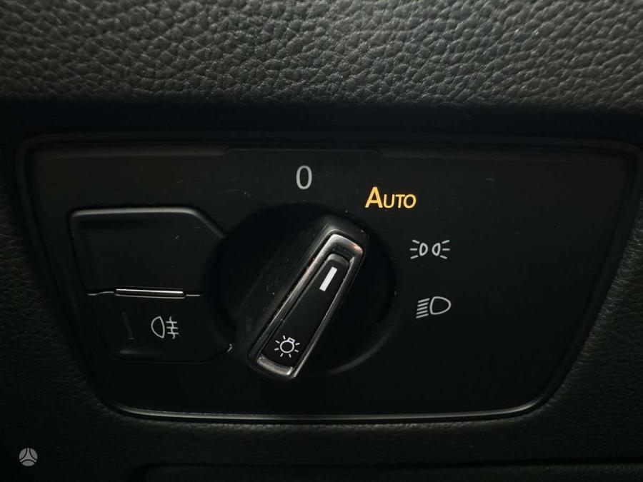 Blue Volkswagen Passat 2021 in Vilnius, with an engine capacity of 1.40 L and mileage of 138 thousand km for 19550 €, photo 20 on AUTOMOTO.COM.LV