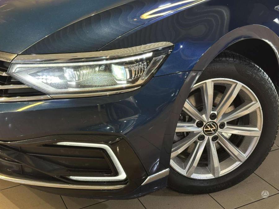 Blue Volkswagen Passat 2021 in Vilnius, with an engine capacity of 1.40 L and mileage of 138 thousand km for 19550 €, photo 27 on AUTOMOTO.COM.LV