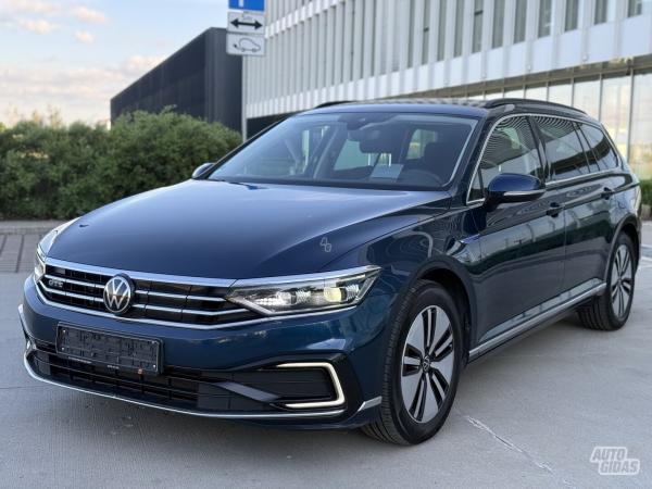 Blue Volkswagen Passat 2022 in Vilnius, with an engine capacity of 1.40 L and mileage of 206 thousand km for 15999 €, photo 3 on AUTOMOTO.COM.LV