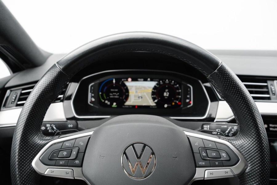 Blue Volkswagen Passat 2022 in Riga, with an engine capacity of 1.40 L and mileage of 94 thousand km for 23500 €, photo 22 on AUTOMOTO.COM.LV