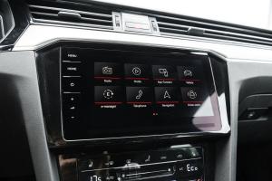Blue Volkswagen Passat 2022 in Riga, with an engine capacity of 1.40 L and mileage of 94 thousand km for 23500 €, photo 26 on AUTOMOTO.COM.LV