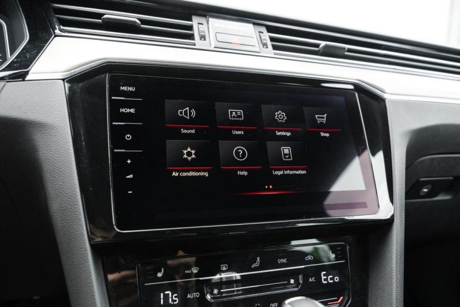 Blue Volkswagen Passat 2022 in Riga, with an engine capacity of 1.40 L and mileage of 94 thousand km for 23500 €, photo 31 on AUTOMOTO.COM.LV