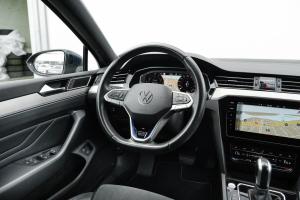 Blue Volkswagen Passat 2022 in Riga, with an engine capacity of 1.40 L and mileage of 94 thousand km for 23500 €, photo 35 on AUTOMOTO.COM.LV