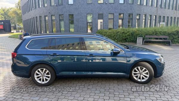 Blue Volkswagen Passat 2022 in Tallinn, with an engine capacity of 1.97 L and mileage of 124 thousand km for 19900 €, photo 4 on AUTOMOTO.COM.LV