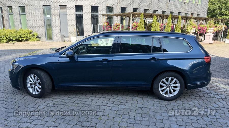 Blue Volkswagen Passat 2022 in Tallinn, with an engine capacity of 1.97 L and mileage of 124 thousand km for 19900 €, photo 9 on AUTOMOTO.COM.LV