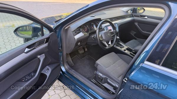 Blue Volkswagen Passat 2022 in Tallinn, with an engine capacity of 1.97 L and mileage of 124 thousand km for 19900 €, photo 9 on AUTOMOTO.COM.LV
