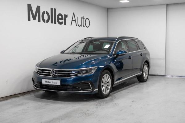 Blue Volkswagen Passat 2022 in Vilnius, with an engine capacity of 1.40 L and mileage of 131 thousand km for 19950 €, photo 1 on AUTOMOTO.COM.LV