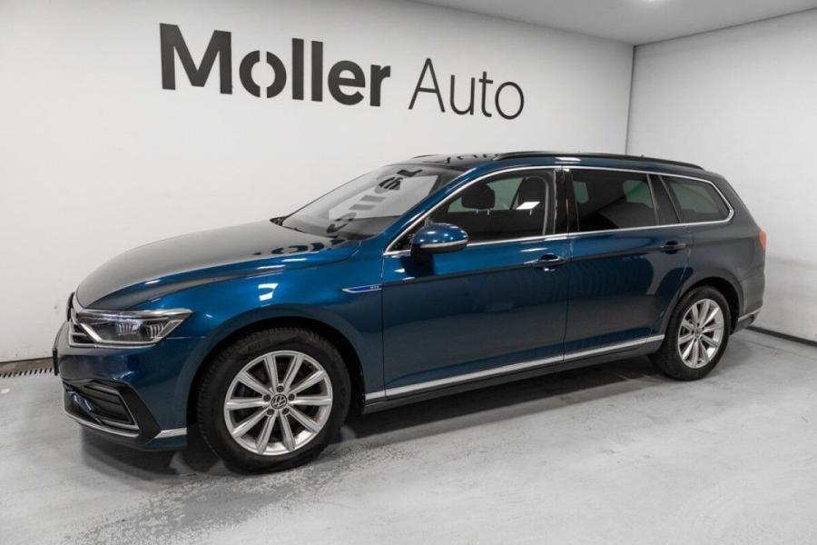 Blue Volkswagen Passat 2022 in Vilnius, with an engine capacity of 1.40 L and mileage of 131 thousand km for 19950 €, photo 3 on AUTOMOTO.COM.LV