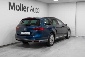 Blue Volkswagen Passat 2022 in Vilnius, with an engine capacity of 1.40 L and mileage of 131 thousand km for 19950 €, photo 4 on AUTOMOTO.COM.LV