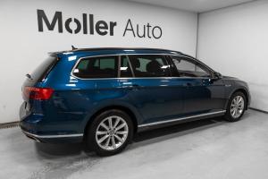 Blue Volkswagen Passat 2022 in Vilnius, with an engine capacity of 1.40 L and mileage of 131 thousand km for 19950 €, photo 5 on AUTOMOTO.COM.LV
