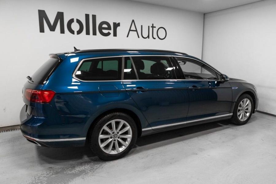 Blue Volkswagen Passat 2022 in Vilnius, with an engine capacity of 1.40 L and mileage of 131 thousand km for 19950 €, photo 5 on AUTOMOTO.COM.LV