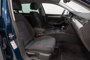 Blue Volkswagen Passat 2022 in Vilnius, with an engine capacity of 1.40 L and mileage of 131 thousand km for 19950 €, photo 8 on AUTOMOTO.COM.LV