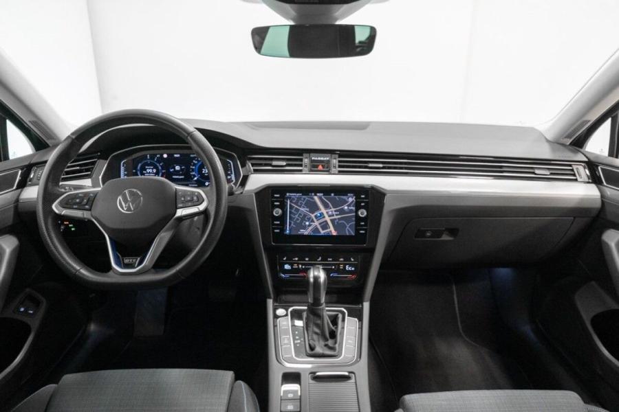 Blue Volkswagen Passat 2022 in Vilnius, with an engine capacity of 1.40 L and mileage of 131 thousand km for 19950 €, photo 10 on AUTOMOTO.COM.LV