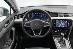 Blue Volkswagen Passat 2022 in Vilnius, with an engine capacity of 1.40 L and mileage of 131 thousand km for 19950 €, photo 12 on AUTOMOTO.COM.LV