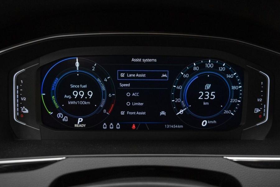 Blue Volkswagen Passat 2022 in Vilnius, with an engine capacity of 1.40 L and mileage of 131 thousand km for 19950 €, photo 14 on AUTOMOTO.COM.LV