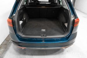 Blue Volkswagen Passat 2022 in Vilnius, with an engine capacity of 1.40 L and mileage of 131 thousand km for 19950 €, photo 23 on AUTOMOTO.COM.LV