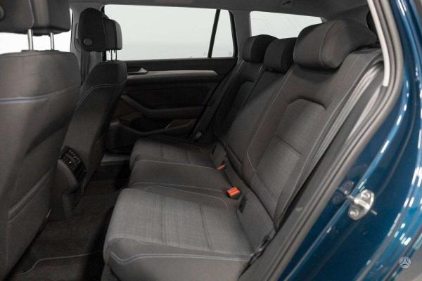Blue Volkswagen Passat 2022 in Vilnius, with an engine capacity of 1.40 L and mileage of 131 thousand km for 19950 €, photo 6 on AUTOMOTO.COM.LV