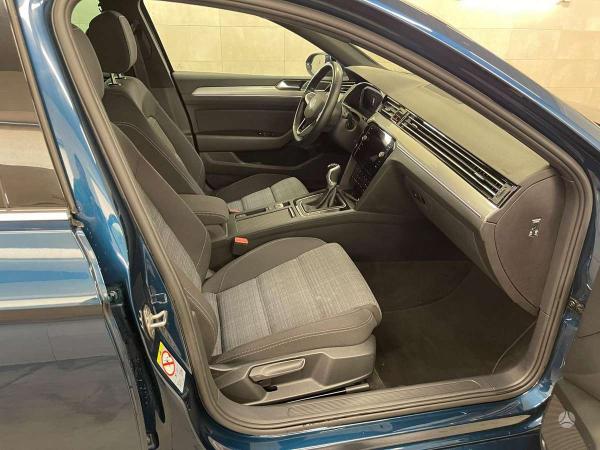 Volkswagen Passat 2022 Marijampole vietnē Zils Volkswagen Passat 2022 Marijampole, ar dzinēja tilpumu 1.50 L un nobraukumu 149 tūkst. km par 16214 €, foto 10 vietnē AUTOMOTO.COM.LV