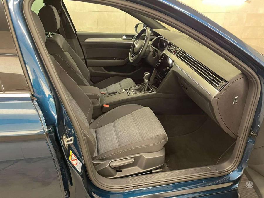 Zils Volkswagen Passat 2022 Marijampole, ar dzinēja tilpumu 1.50 L un nobraukumu 149 tūkst. km par 16214 €, foto 10 vietnē AUTOMOTO.COM.LV