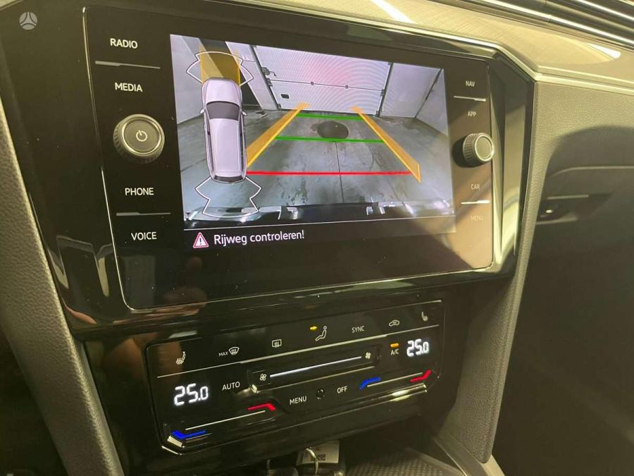 Zils Volkswagen Passat 2022 Marijampole, ar dzinēja tilpumu 1.50 L un nobraukumu 149 tūkst. km par 16214 €, foto 17 vietnē AUTOMOTO.COM.LV