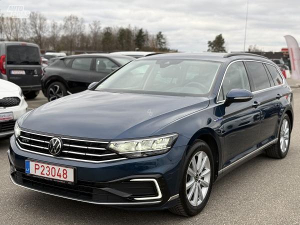 Blue Volkswagen Passat 2023 in Vilnius, with an engine capacity of 1.40 L and mileage of 181 thousand km for 15500 €, photo 1 on AUTOMOTO.COM.LV