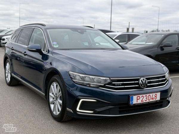 Blue Volkswagen Passat 2023 in Vilnius, with an engine capacity of 1.40 L and mileage of 181 thousand km for 15500 €, photo 2 on AUTOMOTO.COM.LV