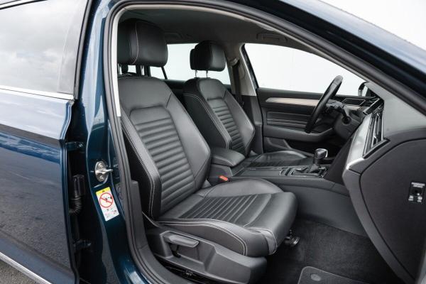 Zils Volkswagen Passat 2023 Rīga, ar dzinēja tilpumu 2.00 L un nobraukumu 117 tūkst. km par 24650 €, foto 6 vietnē AUTOMOTO.COM.LV