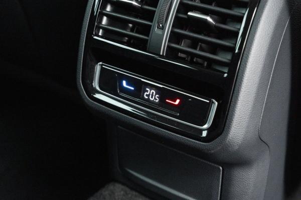 Zils Volkswagen Passat 2023 Rīga, ar dzinēja tilpumu 2.00 L un nobraukumu 117 tūkst. km par 24650 €, foto 7 vietnē AUTOMOTO.COM.LV