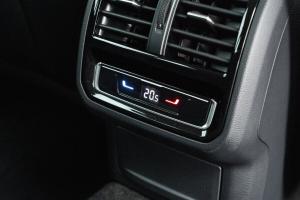 Zils Volkswagen Passat 2023 Rīga, ar dzinēja tilpumu 2.00 L un nobraukumu 117 tūkst. km par 24650 €, foto 7 vietnē AUTOMOTO.COM.LV