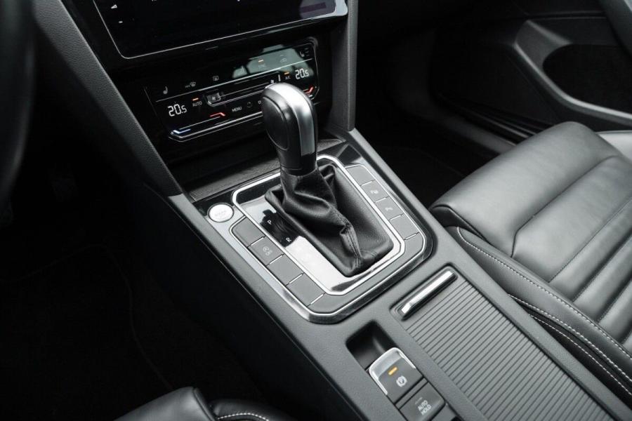 Zils Volkswagen Passat 2023 Rīga, ar dzinēja tilpumu 2.00 L un nobraukumu 117 tūkst. km par 24650 €, foto 20 vietnē AUTOMOTO.COM.LV