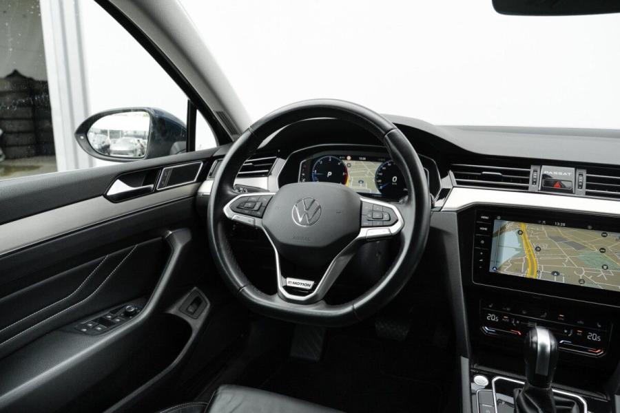 Zils Volkswagen Passat 2023 Rīga, ar dzinēja tilpumu 2.00 L un nobraukumu 117 tūkst. km par 24650 €, foto 32 vietnē AUTOMOTO.COM.LV