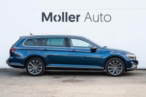 Blue Volkswagen Passat 2023 in Riga, with an engine capacity of 2.00 L and mileage of 135 thousand km for 24500 €, photo 6 on AUTOMOTO.COM.LV