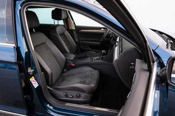 Volkswagen Passat 2023 in Riga on AUTOMOTO.COM.LV Blue Volkswagen Passat 2023 in Riga, with an engine capacity of 2.00 L and mileage of 135 thousand km for 24500 €, photo 7 on AUTOMOTO.COM.LV