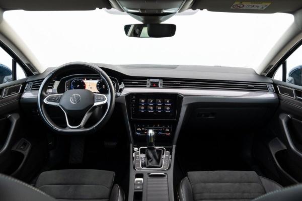 Volkswagen Passat 2023 in Riga on AUTOMOTO.COM.LV Blue Volkswagen Passat 2023 in Riga, with an engine capacity of 2.00 L and mileage of 135 thousand km for 24500 €, photo 9 on AUTOMOTO.COM.LV