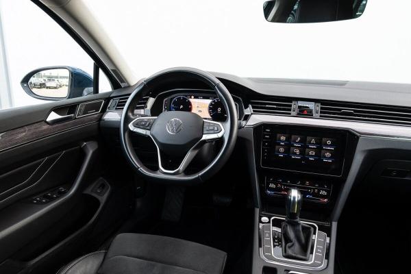 Volkswagen Passat 2023 in Riga on AUTOMOTO.COM.LV Blue Volkswagen Passat 2023 in Riga, with an engine capacity of 2.00 L and mileage of 135 thousand km for 24500 €, photo 10 on AUTOMOTO.COM.LV
