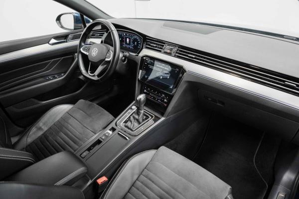 Blue Volkswagen Passat 2024 in Tallinn, with an engine capacity of 2.00 L and mileage of 107 thousand km for 23900 €, photo 8 on AUTOMOTO.COM.LV