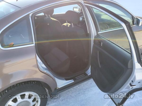 Brown Volkswagen Passat 2002 in Tartu, with an engine capacity of 2.30 L and mileage of 290 thousand km for 4100 €, photo 11 on AUTOMOTO.COM.LV