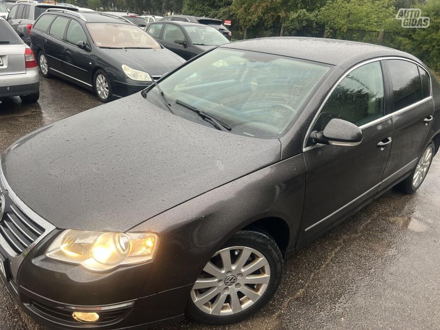 Brown Volkswagen Passat 2005 in Siauliai, with an engine capacity of 2.00 L and mileage of 0 thousand km for 1449 €, photo 10 on AUTOMOTO.COM.LV