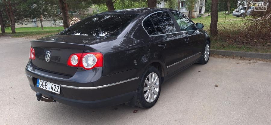 Brown Volkswagen Passat 2006 in Silute, with an engine capacity of 1.90 L and mileage of 332 thousand km for 1350 €, photo 5 on AUTOMOTO.COM.LV